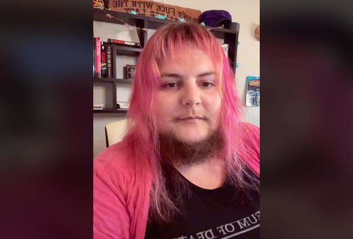 Sa 12 godina počela da brije bradu | Kurir