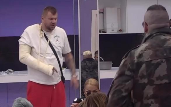 Car i Janjuš oči u oči posle sukoba i loma ruke | Kurir