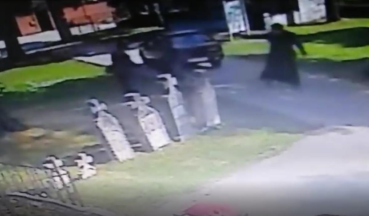 Pogledajte snimak napada na sveštenika u Ripnju | Kurir