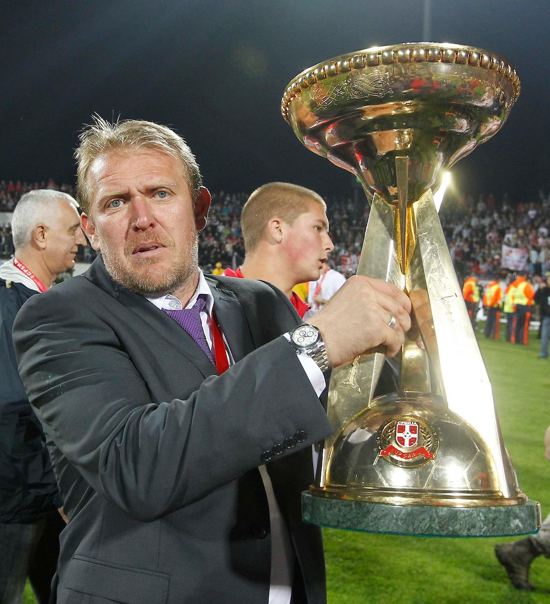 Grobari i delije pevali o robertu prosinečkom: O čemu se zapravo radi ...