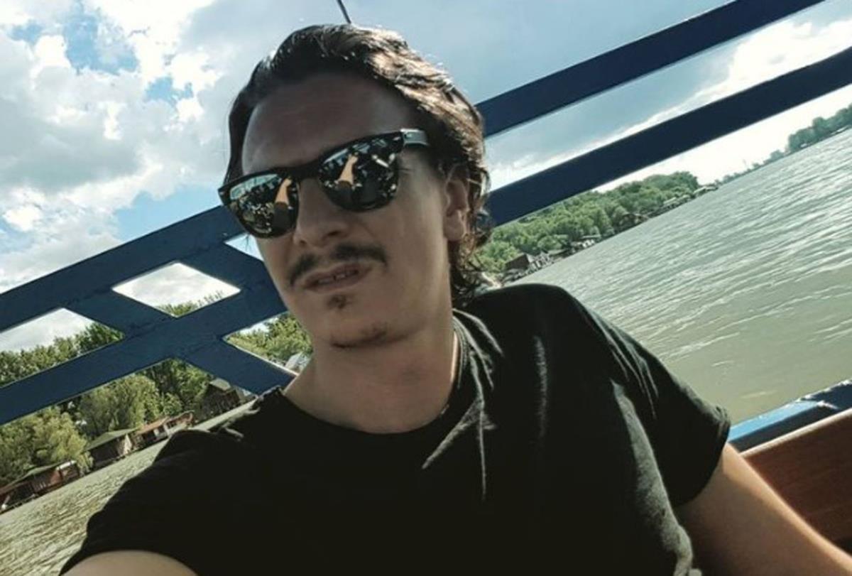 Glumac Bane Tomašević živi na selu i gaji kokoške, ovce i svinje | Kurir