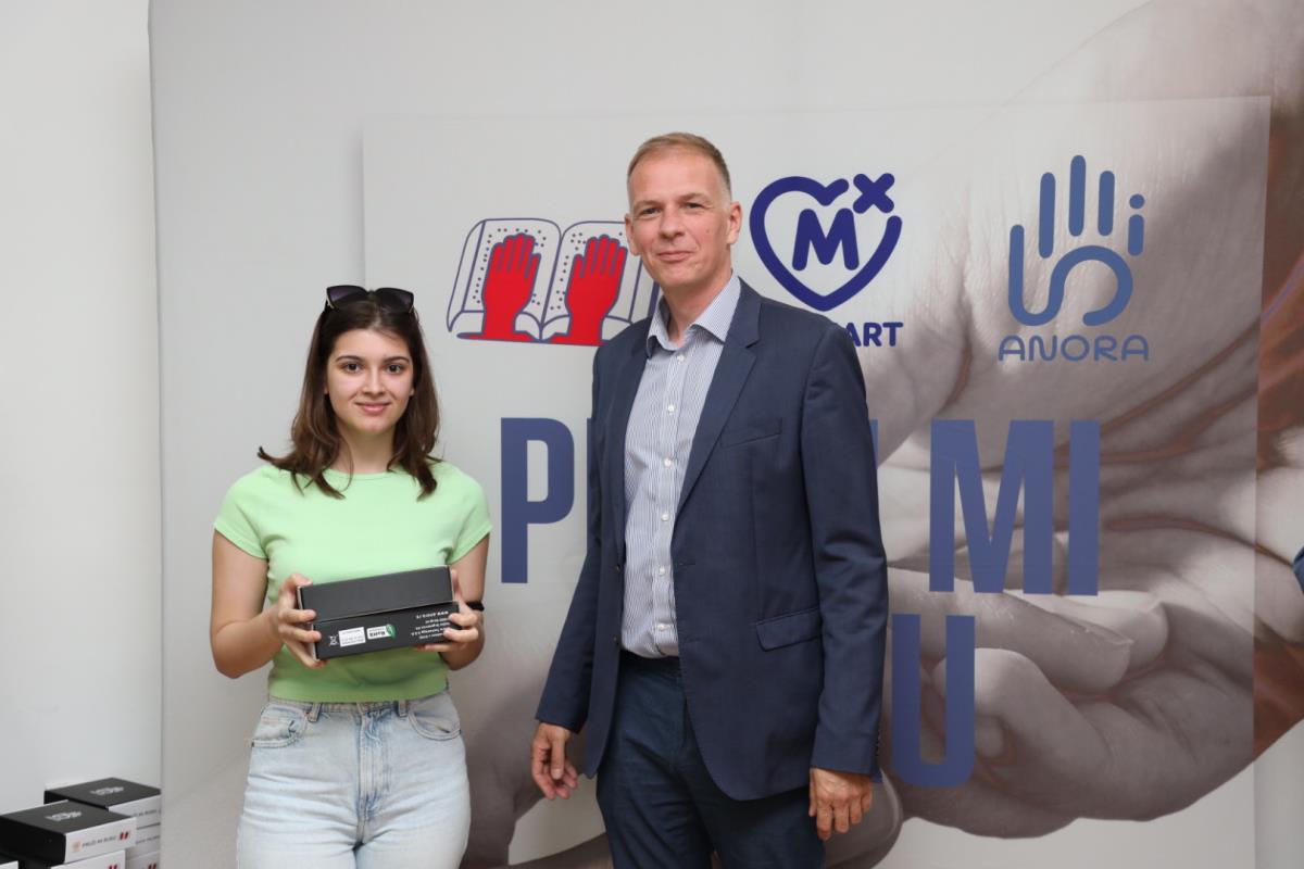 FONDACIJA MOZZART DONIRALA 50 REVOLUCIONARNIH RUKAVICA ZA SLEPE I SLABOVIDE: Za lakši iskorak ...