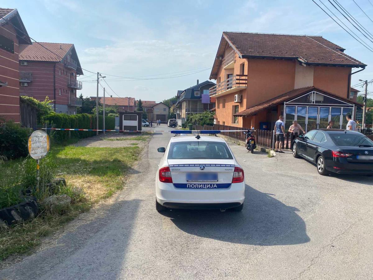 Prva slika s mesta ubistva, ubica u Zemunu pucao sa motora za dostavu hrane | Kurir