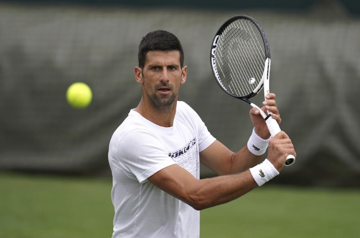 Novak se oglasio na veliki praznik: Tri reči na ćirilici i slika krsta ...