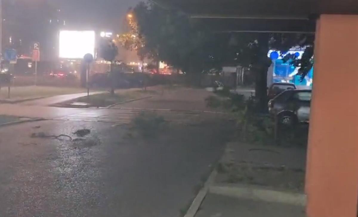 Oluja u Sremskoj Mitrovici odnela splav | Kurir