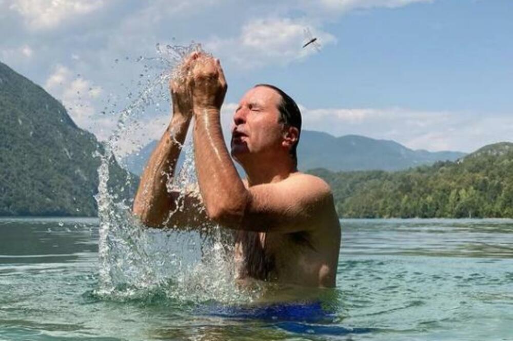 Zavirite u kućicu u šumi Jovana Memedovića | Kurir