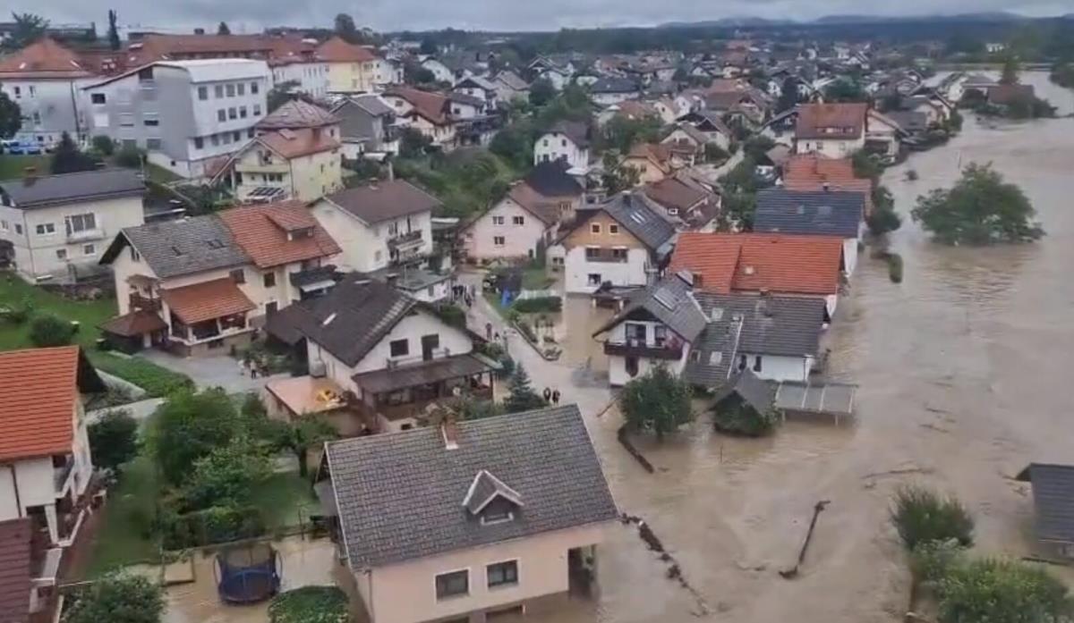 POPLAVE U SLOVENIJI I HRVATSKOJ VIDLJIVE IZ SVEMIRA: Prikazane razmere katastrofe (VIDEO) | Kurir
