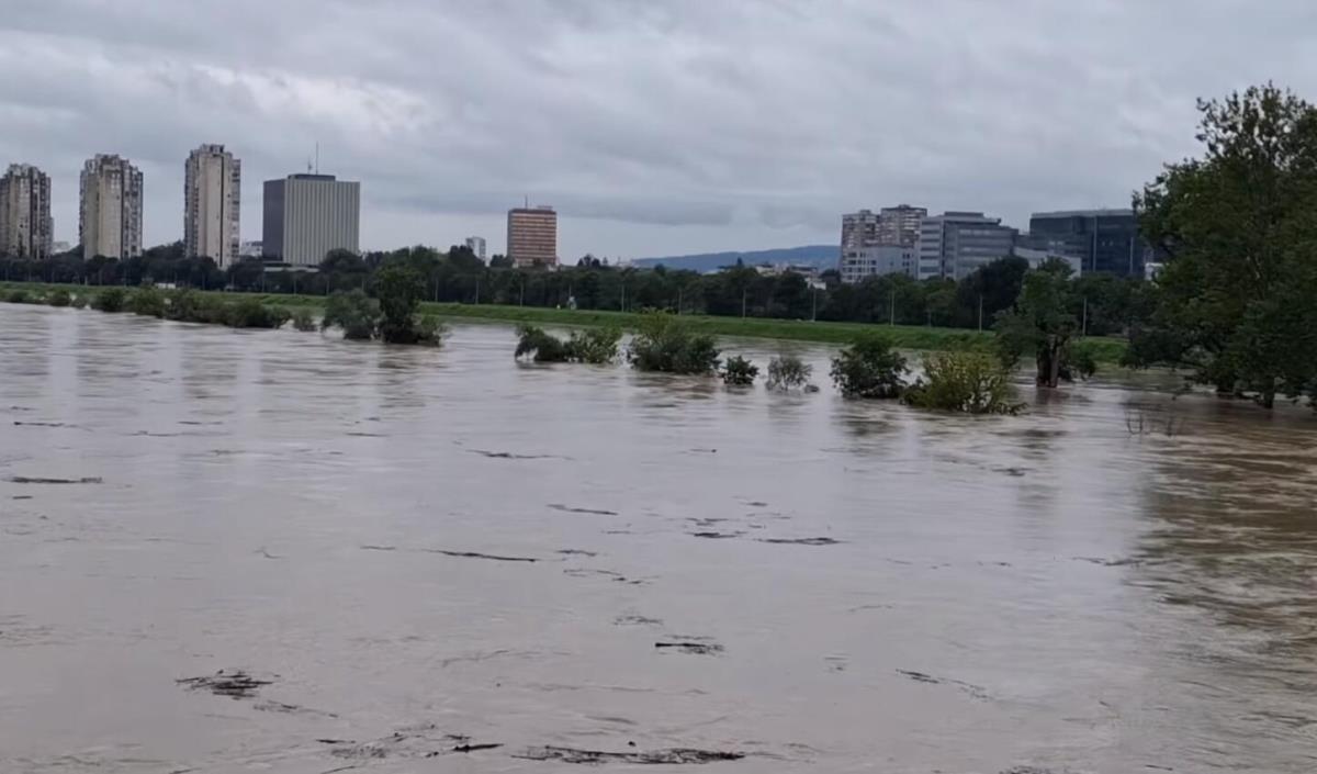 DRAMATIČNO! SAVA PRAVI HAOS U SLOVENIJI I HRVATSKOJ: Nabujala reka se ...