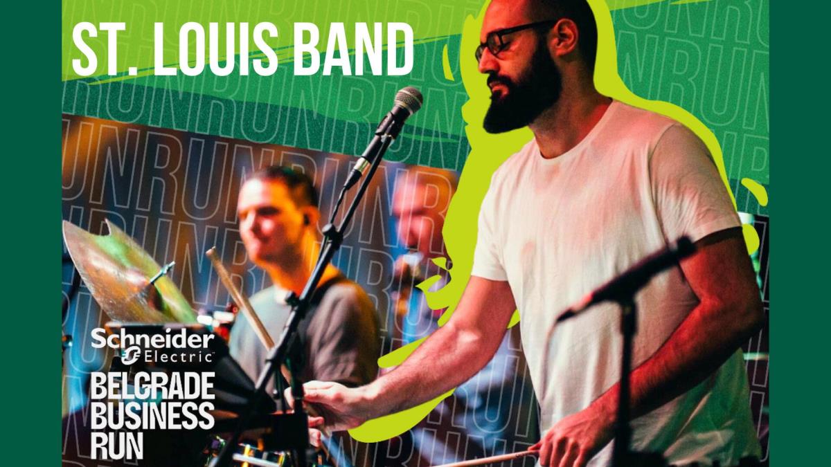 St. Louis Band predvođen Markom Louisom nastupa na poslovnoj trci ...