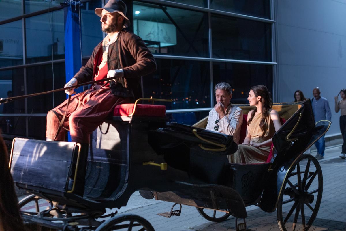 Glumci kočijama stigli na premijeru | Kurir