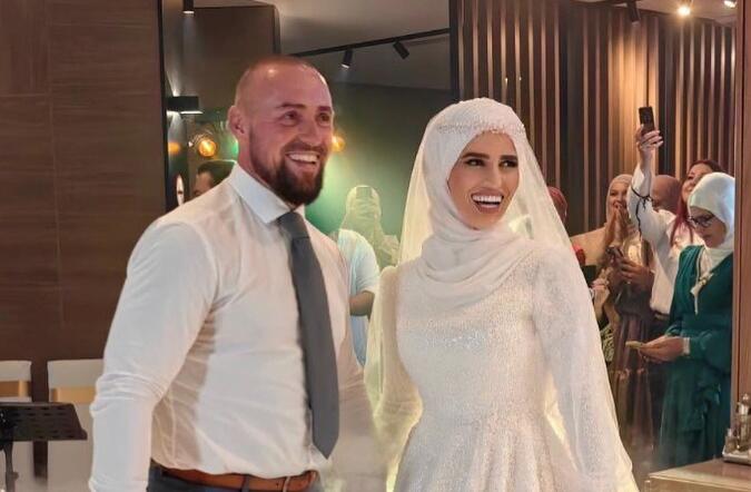 Oglasila se Mahira koju je ceo Balkan osudio što se udala nakon smrti ...