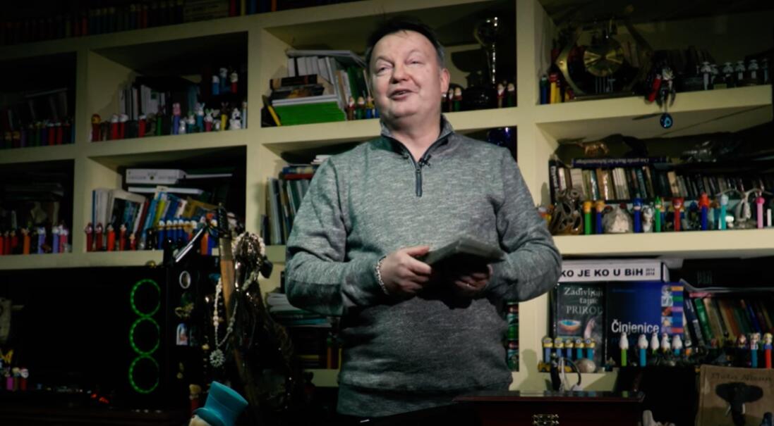 Profesor Suvad Lelo kolekcionar pez dispenzera | Kurir