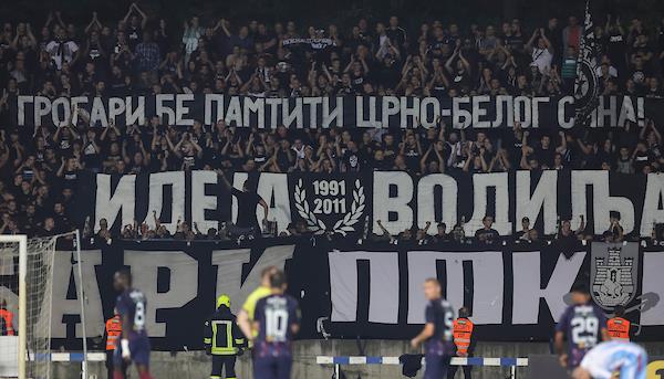 Grobari obeležavaju godišnjicu smrti Ivana Perovića | Kurir