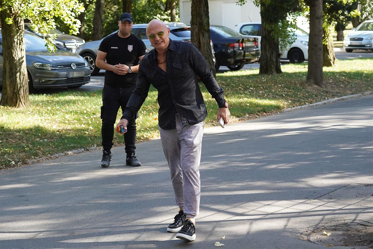 Mili na snimanje stigao povređen | Kurir