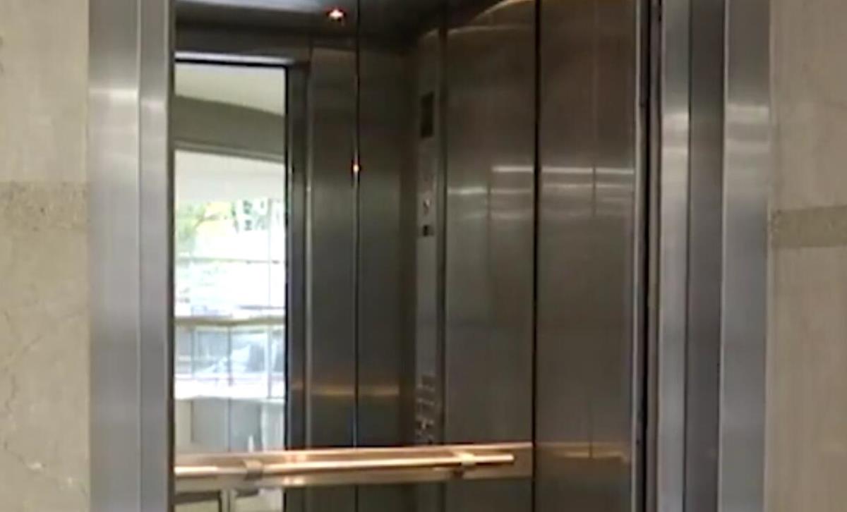 Zašto svaki lift ima ogledalo | Kurir