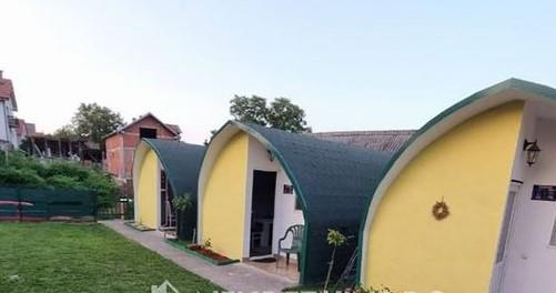 PRODAJE RAZVIJEN BIZNIS NADOMAK BEOGRADA: Za pet bungalova prodavac ...