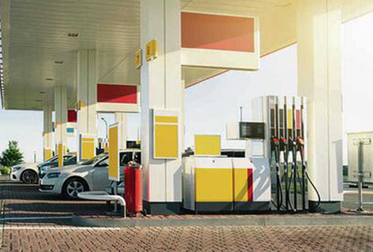 Poznata naftna kompanija rešila da proda svoje benzinske pumpe | Biznis ...