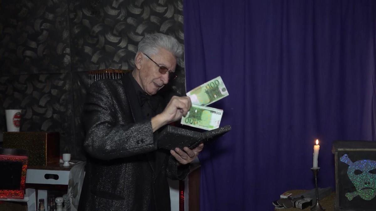 Počeo kao berberin, a završio sa magijom | Kurir