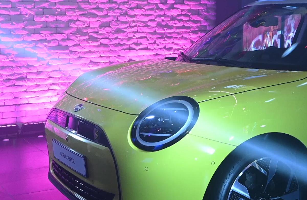Beogradska Premijera Novi Mini Kuper I Kantrimen I U Srbiji Video Kurir