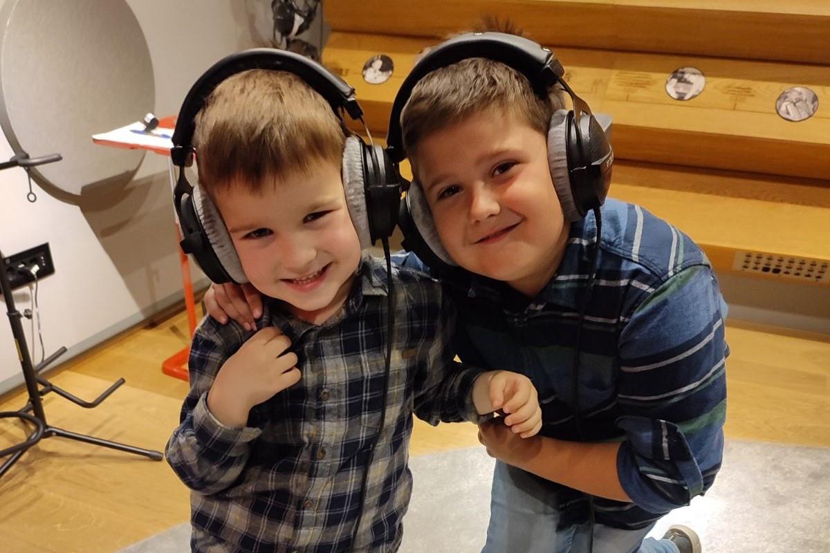 Braća David i Dimitrije Božić izveli prazničnu numeru | Kurir