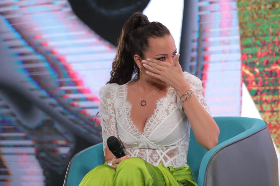 Dečko prepevo Prijin hit Devet života na engleskom | Kurir