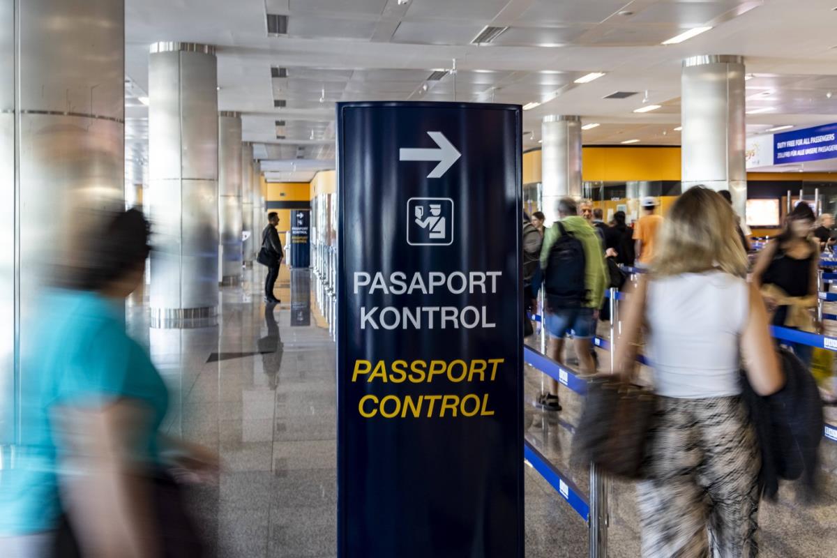 Otkazano 4.000 letova | Biznis Kurir