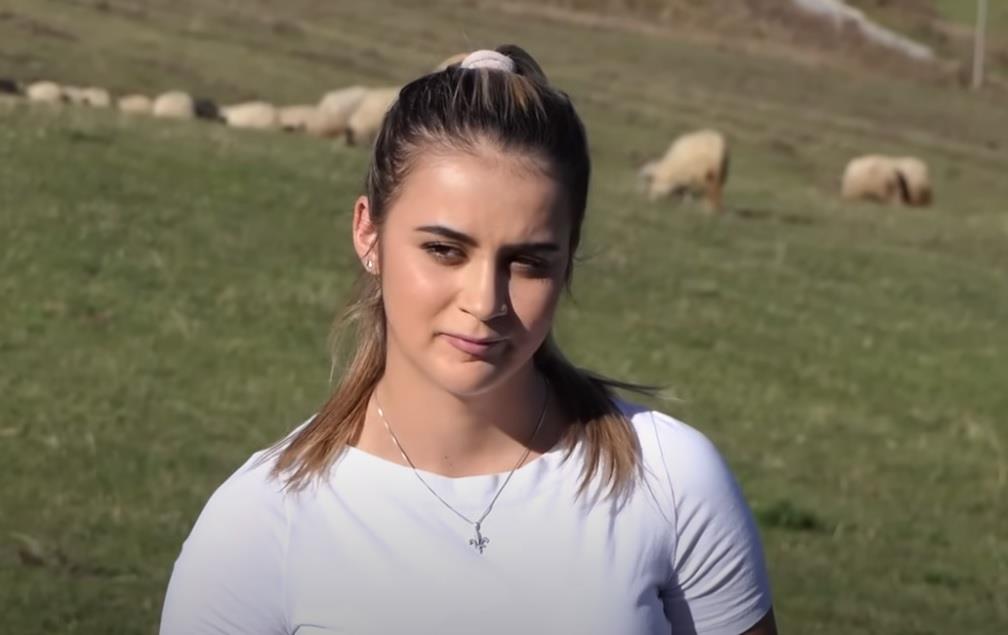 Lepa Azemina ceo Balkan oduševila odgovorom o opancima! | Kurir