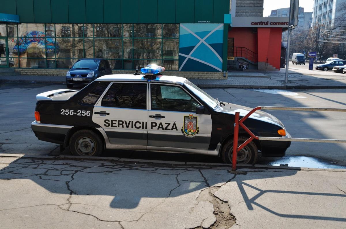 Muškarac bacio dva molotovljeva koktela ispred ruske ambasade u Kišinjevu | Kurir