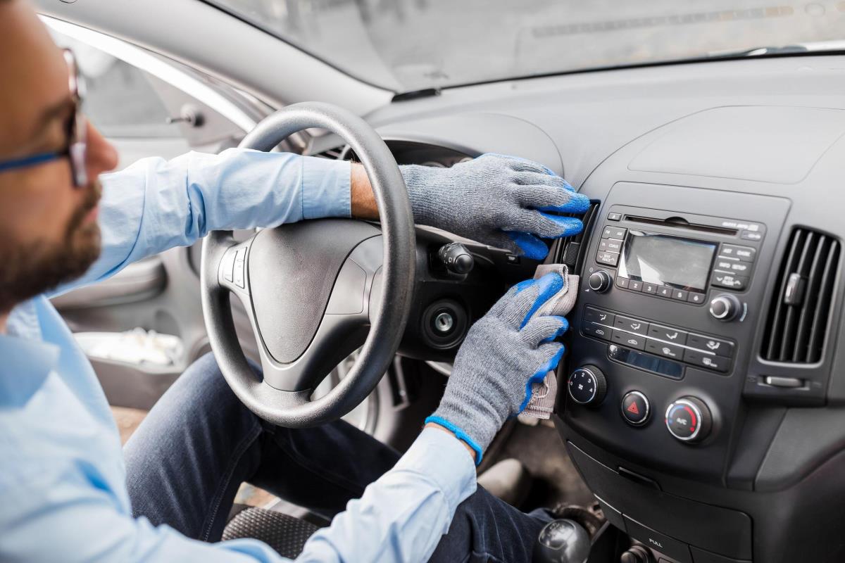 DA UNUTRAŠNJOST AUTOMOBILA SIJA: Očistite i ispolirajte plastiku brzo i ...
