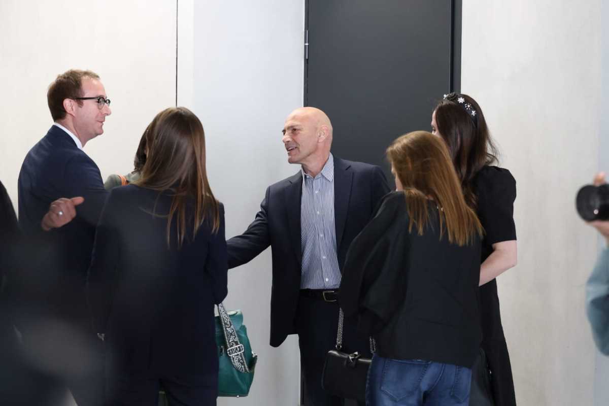 Roditelji ubijene dece prvi put postavljaju pitanja ocu dečaka ubice | Kurir