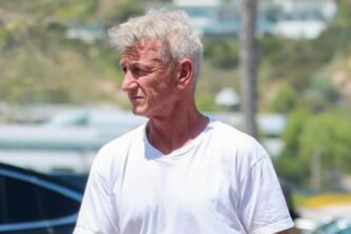 Šon Pen ima novu devojku | Kurir