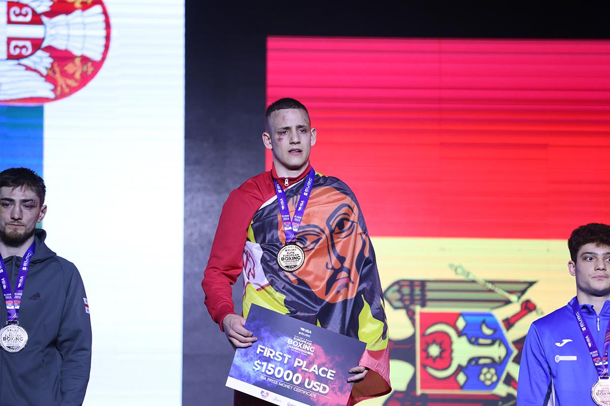 SRBIJO RADUJ SE - BOKSERI OSVETLALI OBRAZ: Jovan Nikolić od zlata ...