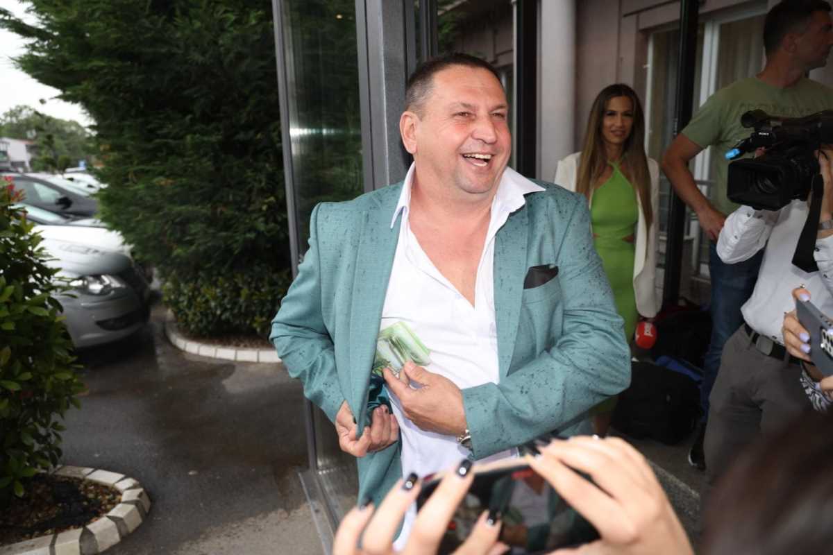 Taki pokazao novu devojku | Kurir