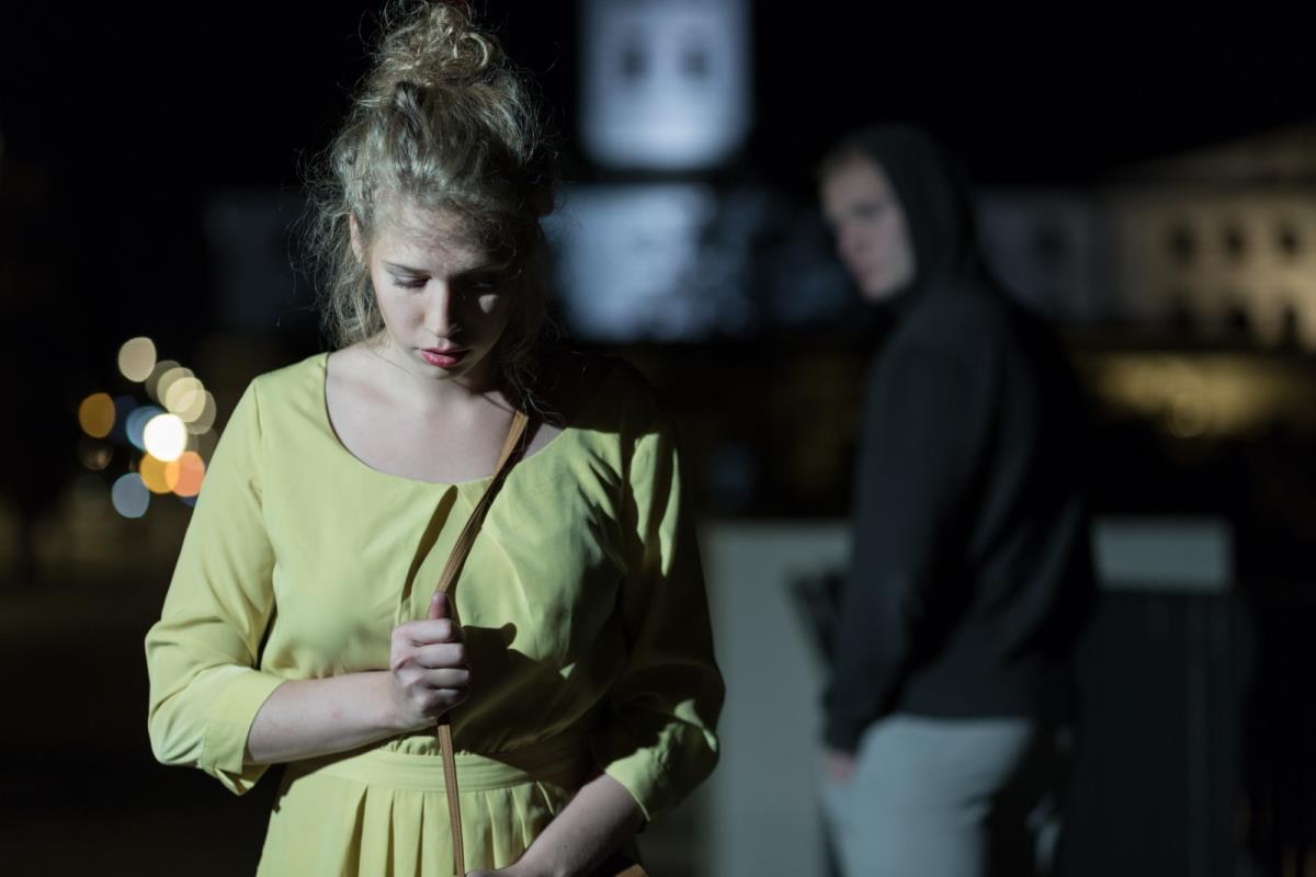 Devojke proganja, pozivao ih sa nepoznatog broja telefona i noću slao ...