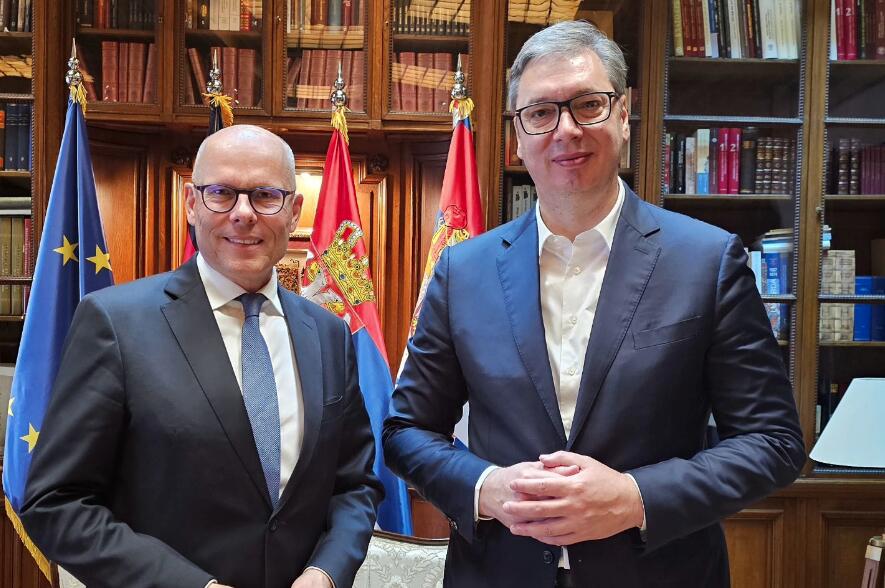 VAŽAN SASTANAK NA ANDRIĆEVOM VENCU: Predsednik Vučić s poslanikom ...