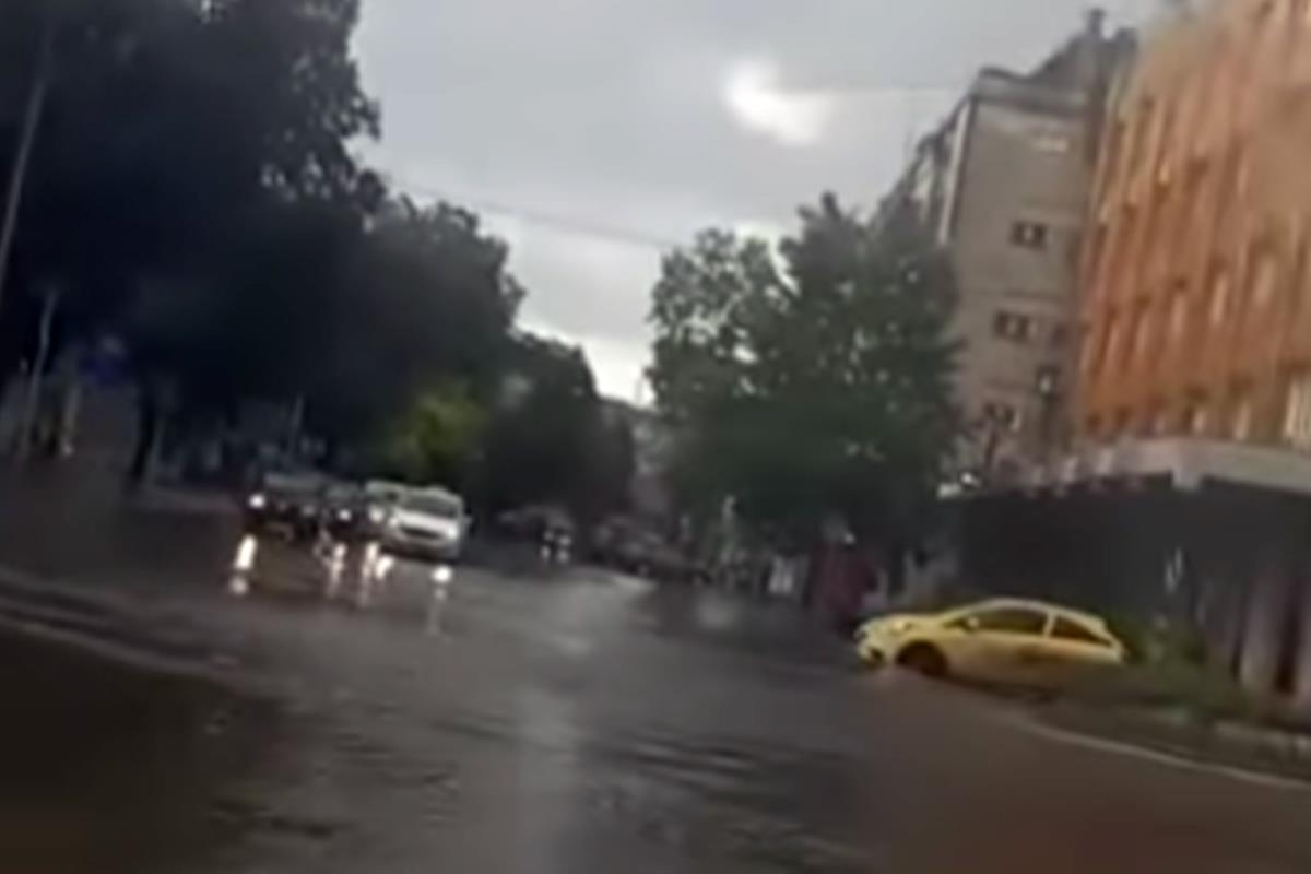 Snažno nevreme u Požarevcu, potop na ulicama | Kurir