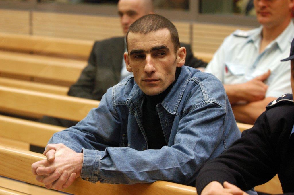 KOSI TRAVU I ČEKA SLOBODU: Evo šta u zatvoru radi "Ludi zoljaš" Željko ...