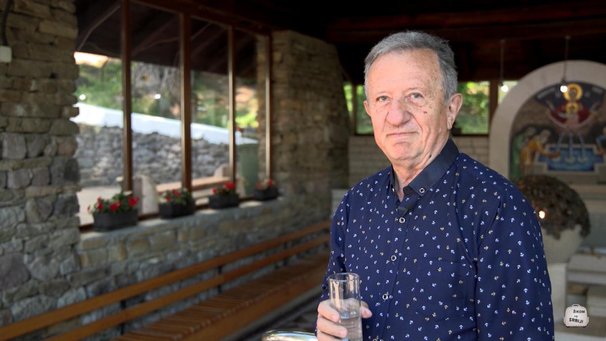 Žika Nikolić na izvoru moćne lekovite vode | Kurir