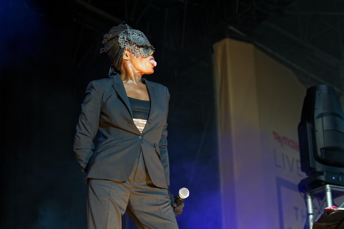 Grejs Džouns detinjstvo ispovest | Kurir