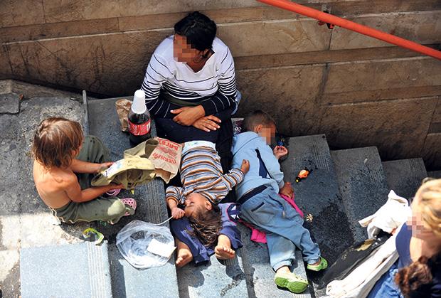 TERALA DECU DA PROSJAČE, OPTUŽENA ZA TRGOVINU LJUDIMA | Kurir