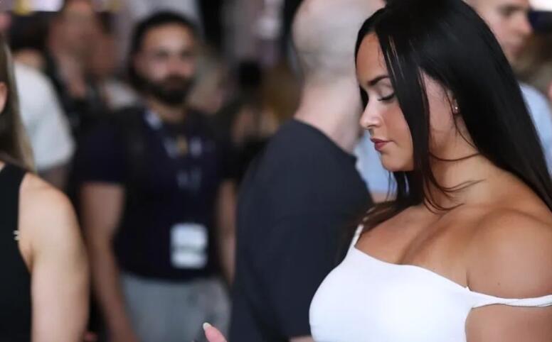 Devojka koja ima telo gladijatora | Kurir