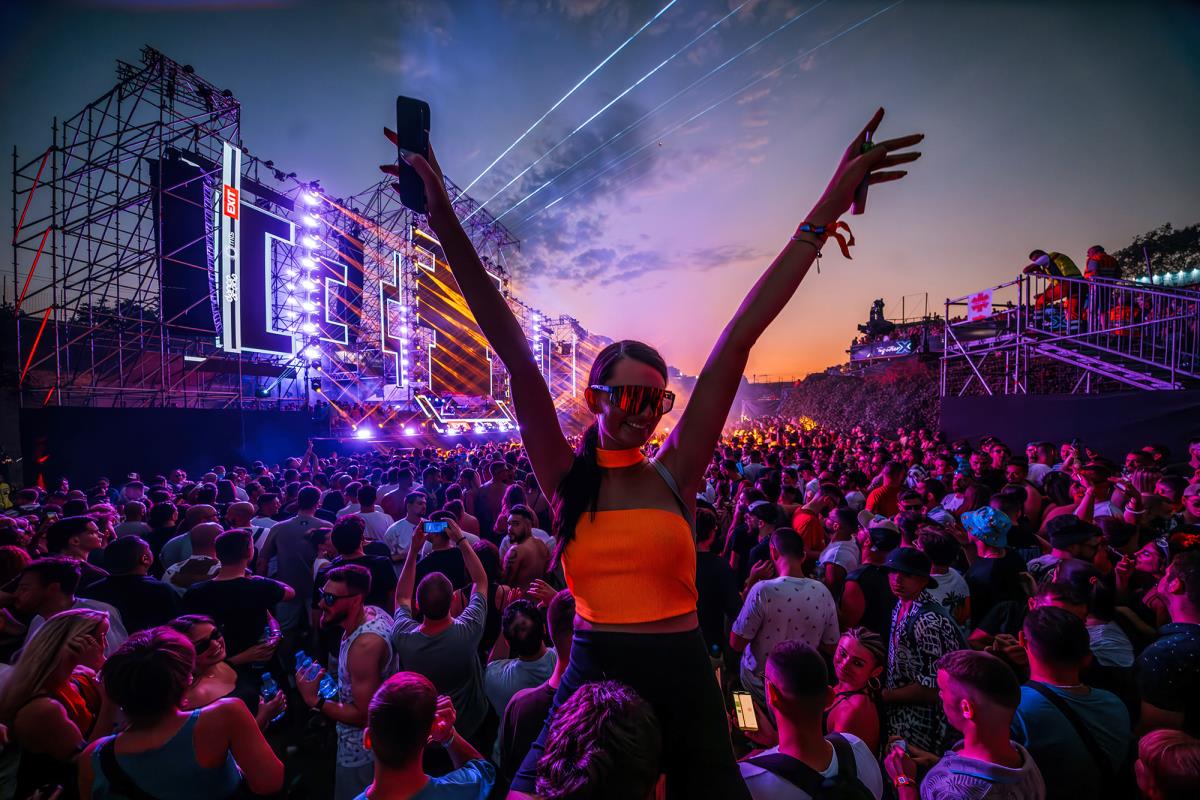 EXIT slavi 25 godina: Sex Pistols, Tiësto, Loreen i Eric Prydz predvode ...