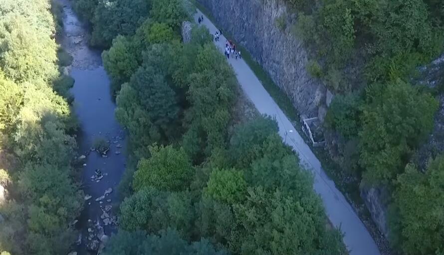 Zabrana kretanja na delu pešačke staze u klisuri Đetinje zbog miniranja ...