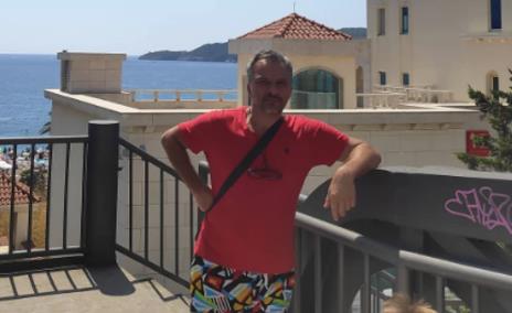 Al Dina pretukla žena | Kurir