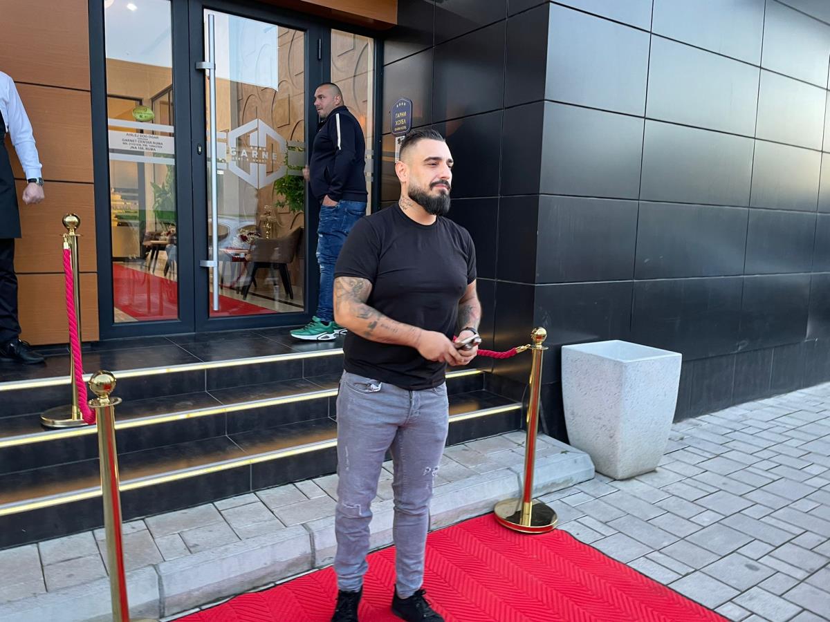 Oglasila se supruga Darka Lazića i otkrila detalje njegovog stanja pre operacije | Kurir