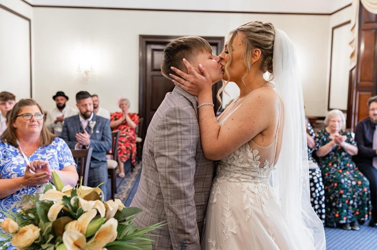 Loren Evans napadaju da se udala za dete | Kurir