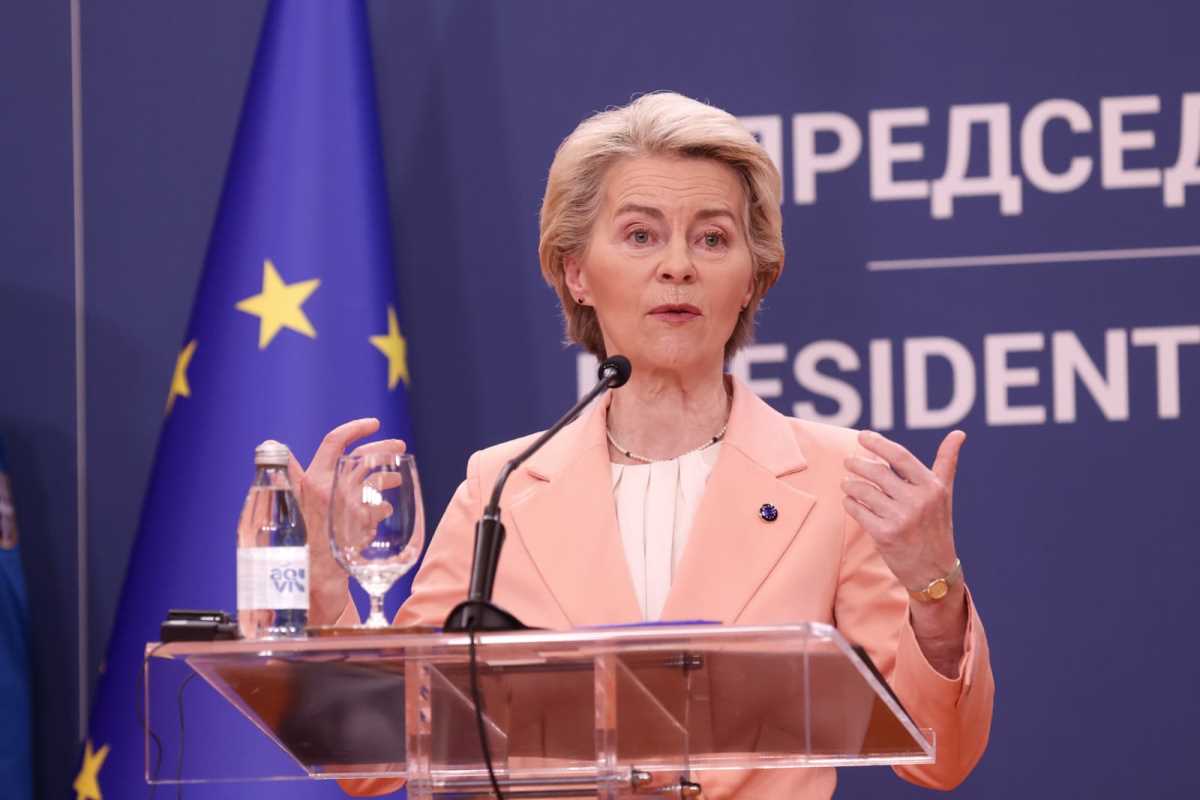 Fon der Lajen okačila mapu Evrope gde je KiM deo Srbije | Kurir