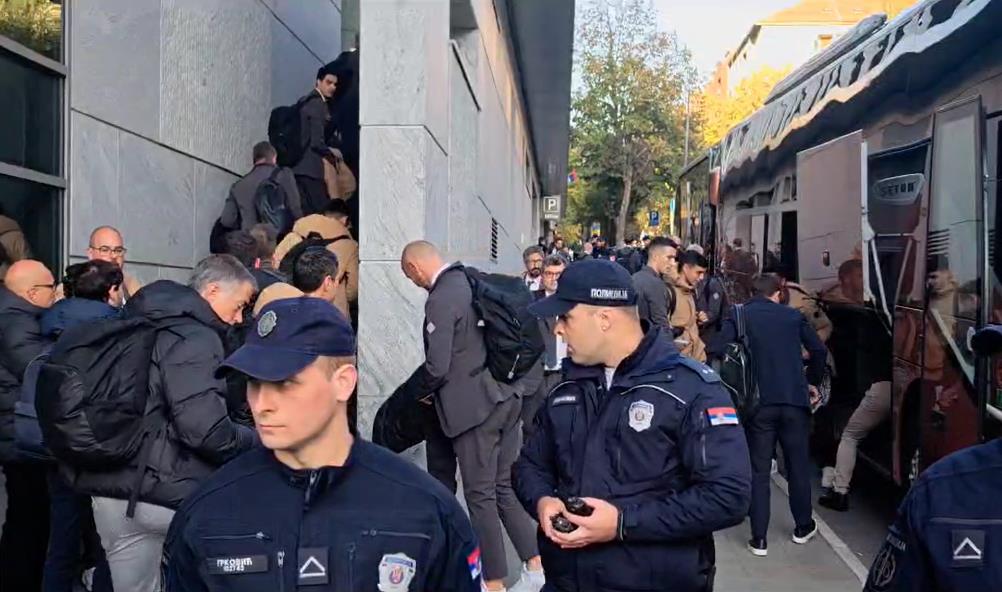 Fudbaleri Barselone stigli u Beograd | Kurir