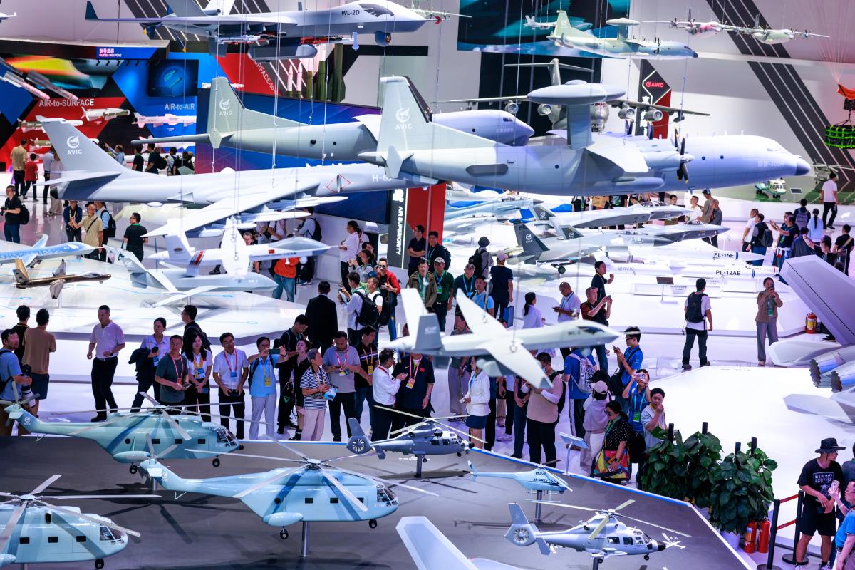 Naoružani robot vuk je novo moćno oružje kineske vojske - trči, penje ...