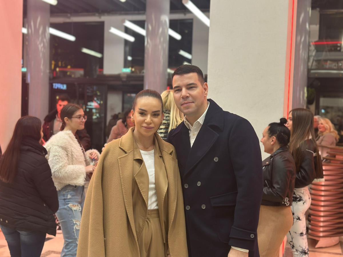 Pesma "Ludilo moje" nuđena Petru i Ivani | Kurir